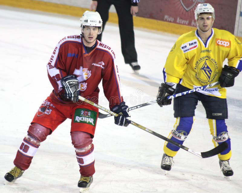 Ice hockey players editorial photography. Image of helm - 11877452