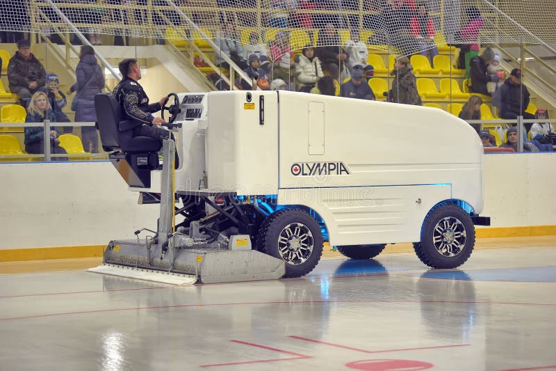 Ice resurfacing machine editorial photo. Image of frozen - 38586481