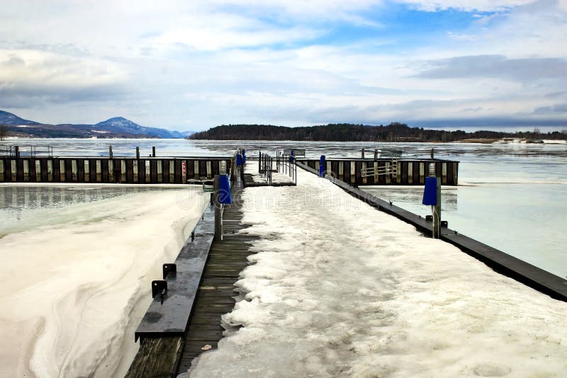 Ice See stockfoto. Bild von gefroren, kalt, schnee, winter - 83827428