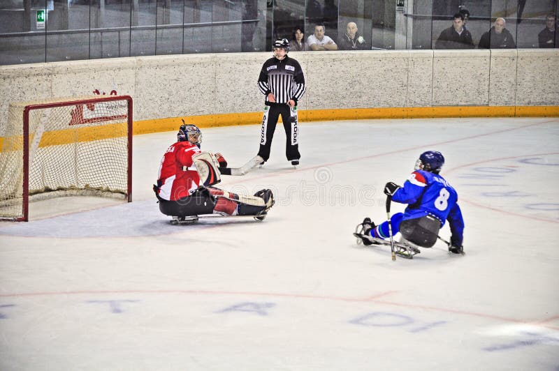 Ice Sledge Hockey editorial photography. Image of player - 23631942