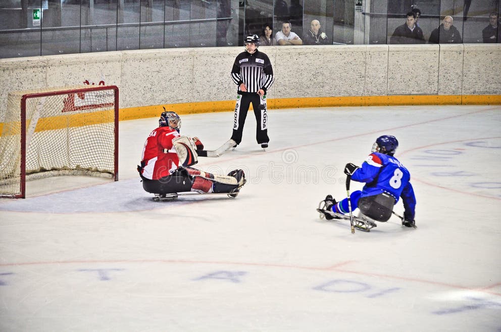 Ice Sledge Hockey editorial photography. Image of player - 23631942