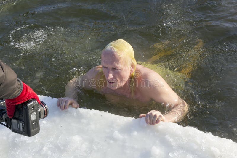 Ice swimming funs editorial photography. Image of swimming - 23214127