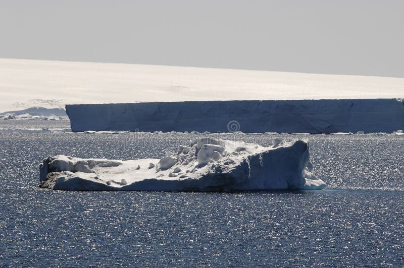 Iceberg en la isla de Ross imagen de archivo. Imagen de global - 3192261