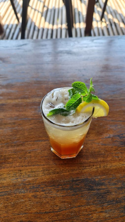 Iced Lemon Tea with Peppermint Stock Image - Image of iced, peppermint ...