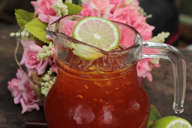 Iced Tea with Lemon Slices is Delicious. Stock Image - Image of lime ...