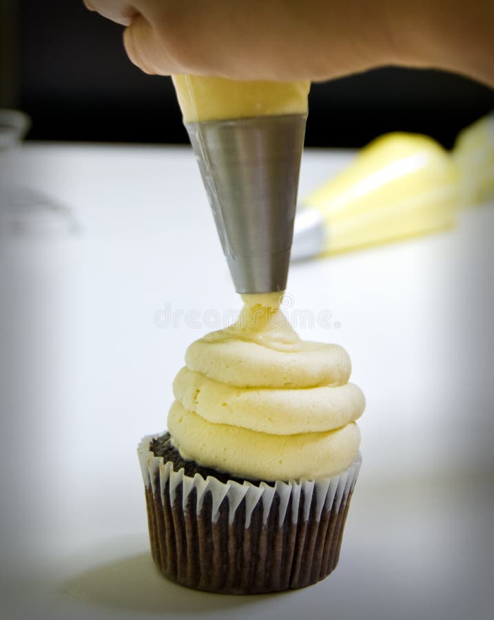 Icing the cupcake stock image. Image of icing, hands - 10241841