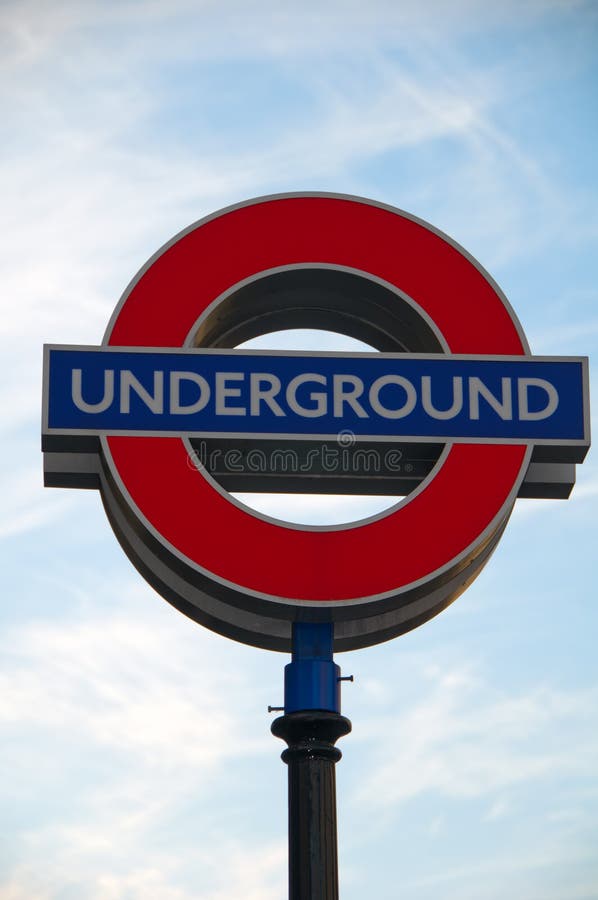 Balham tube station editorial stock image. Image of empty - 61580439