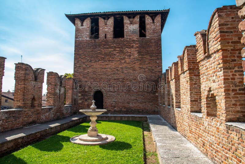 Iconic Medieval Castelvecchio Castle in Verona Stock Photo - Image of ...