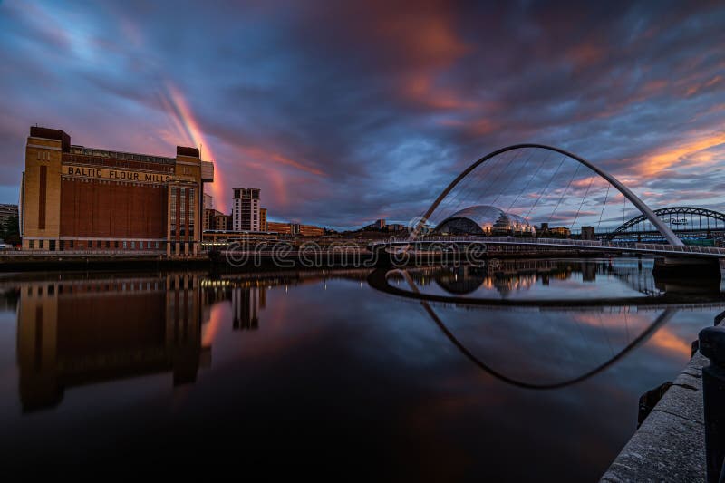 Iconic Millenium Bridge Over the River Tyne between Newcastle and ...