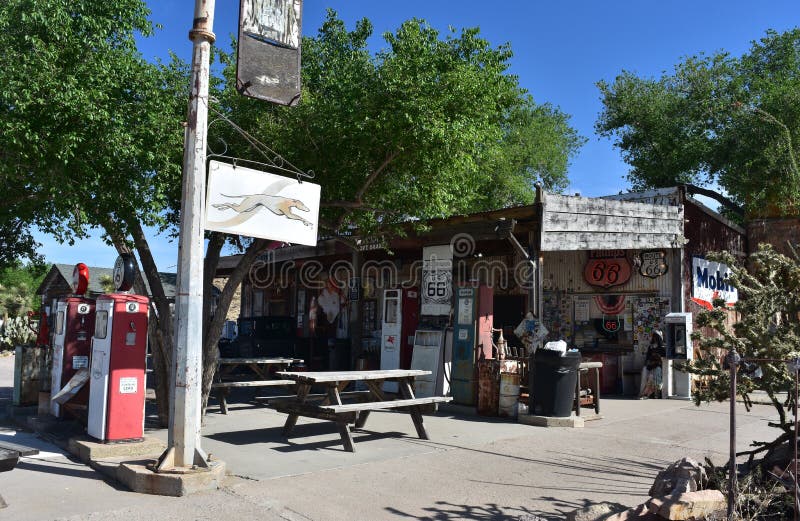 Iconic Stop Along Route 66 in Arizona Editorial Image - Image of rusty ...