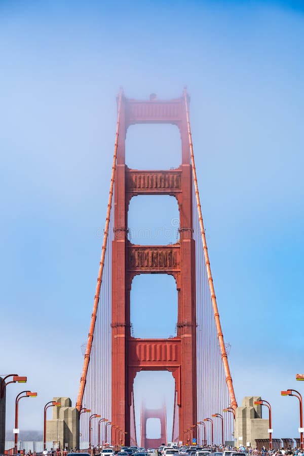 Iconic View of Golden Gate Bridge in San Francisco Editorial Stock ...