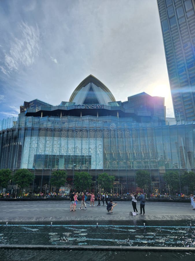 Iconsiam Luxury Mall in Bangkok Editorial Stock Photo - Image of mall ...