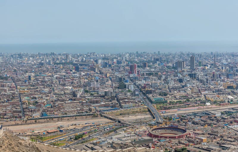 Ideia Aérea Da Arquitetura Da Cidade De Lima, Peru Imagem Editorial ...
