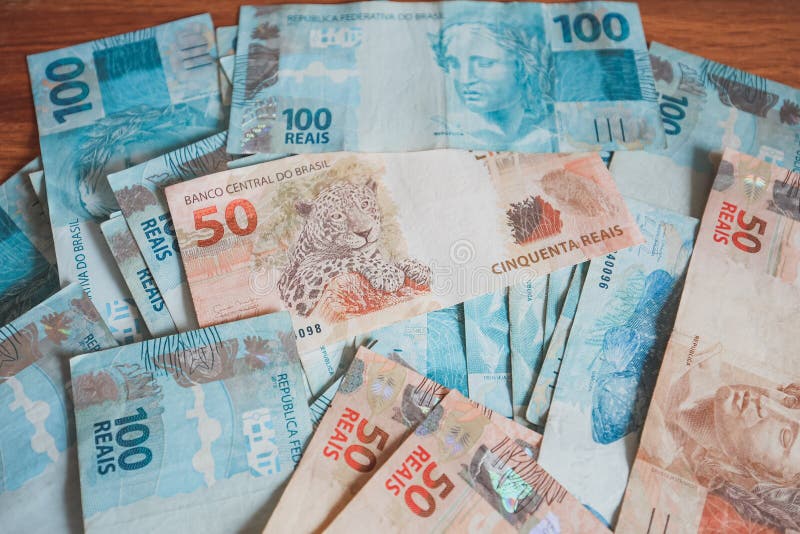 Ideia Dos Reais Do Dinheiro De Brasil Foto de Stock - Imagem de moeda ...