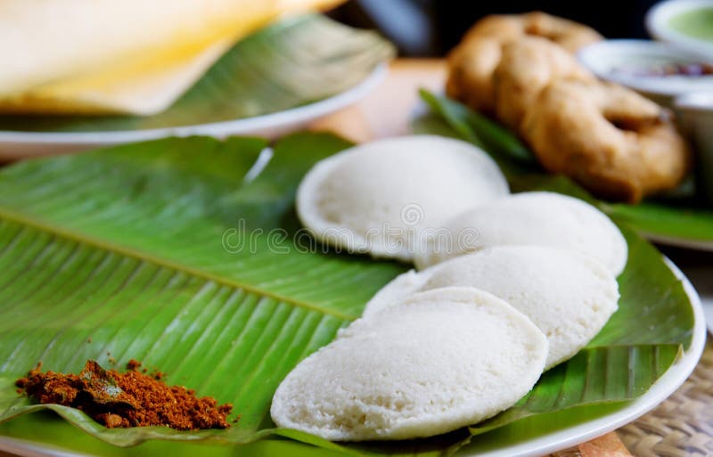 Idli and Wada for Breakfast Stock Photo - Image of meal, brown: 202016704