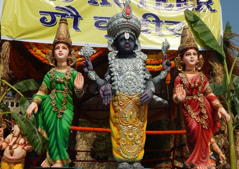 Idole de Dieu indou Vishnu photo éditorial. Image du hindouisme - 70018791