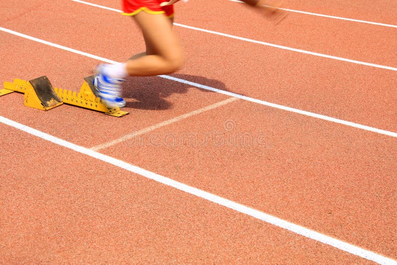 Idrottsman Nen Sprintar Start Arkivfoto - Bild av athenen, athirst ...