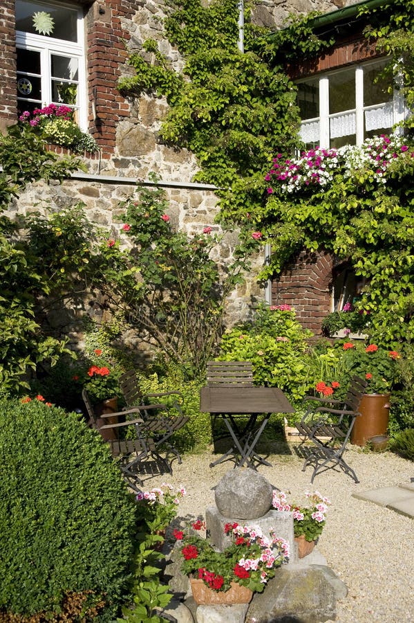 Idyllic garden stock photo. Image of flowers, idyllic - 20113118