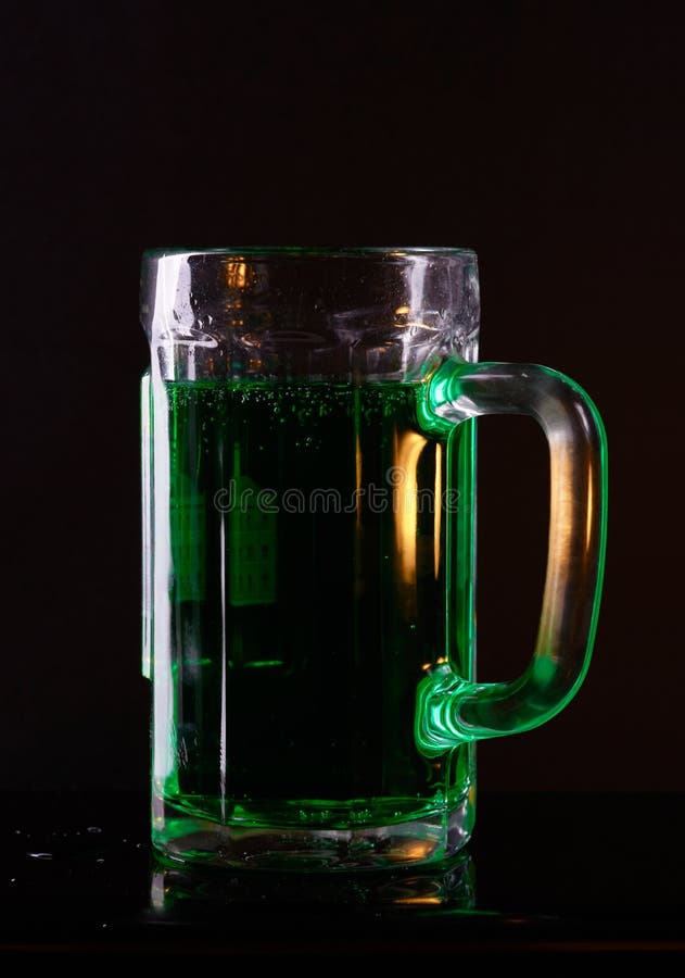 Iers Groen Bier stock foto. Image of viering, kroeg, koude - 23687616