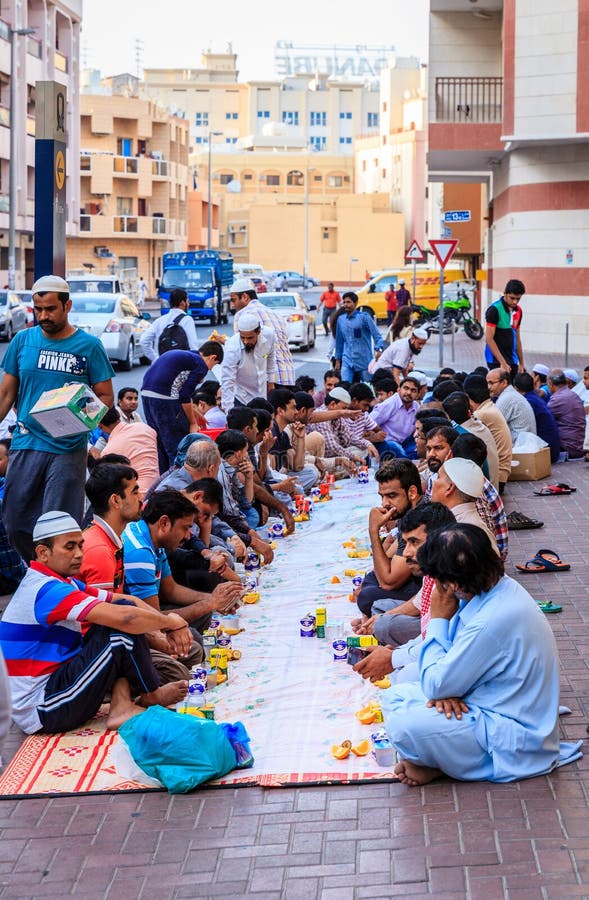 Iftar in Dubai editorial photo. Image of people, buildings - 73427036
