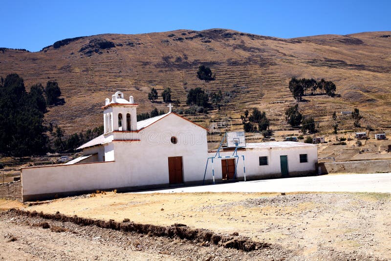 Iglesia colonial, Bolivia imagen de archivo. Imagen de colinas - 6313731