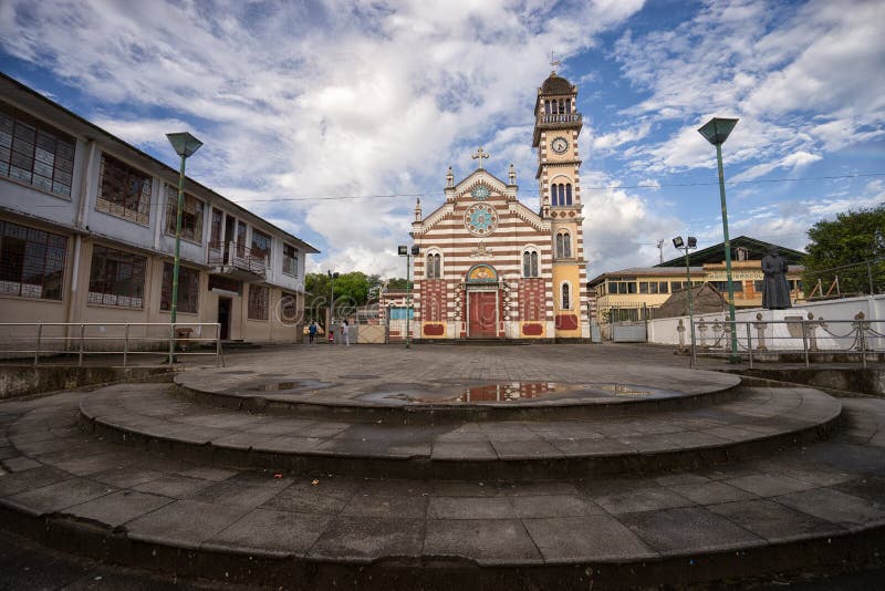 Iglesia Colonial En Archidona Ecuador Imagen de archivo editorial ...