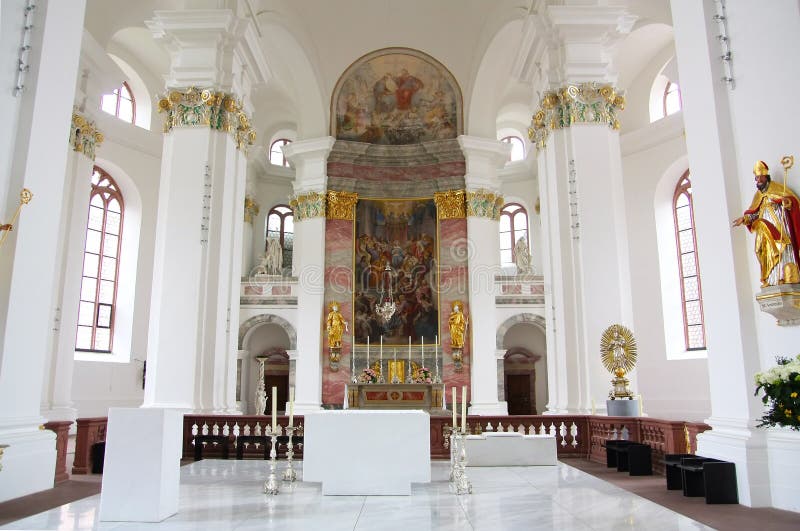 Iglesia Cristiana De Interior Con Las Luces Imagen de archivo - Imagen ...