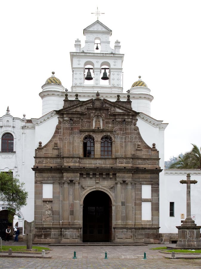 Catedral De Guapulo En Quito Imagen de archivo - Imagen de torre ...