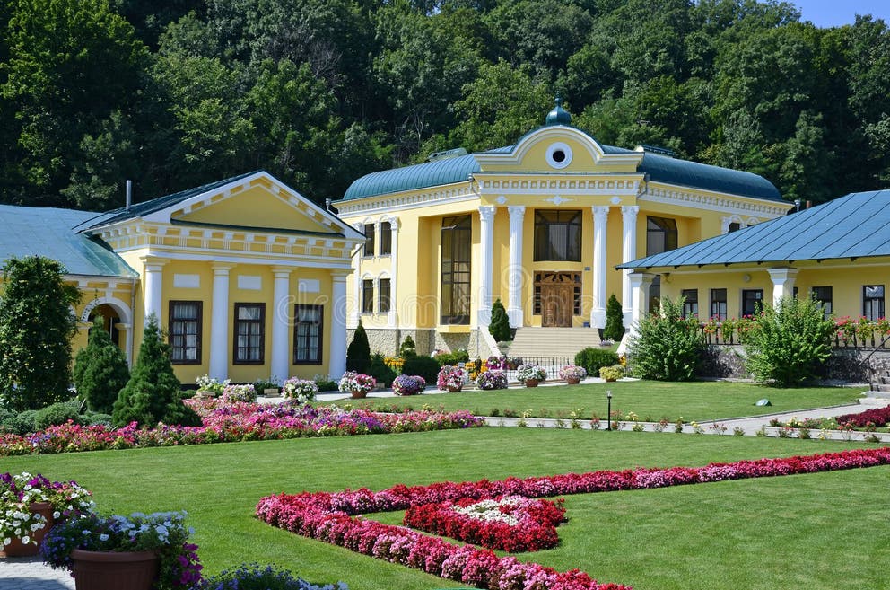 Iglesia De La Casa De Hancu Imagen de archivo - Imagen de color, monje ...