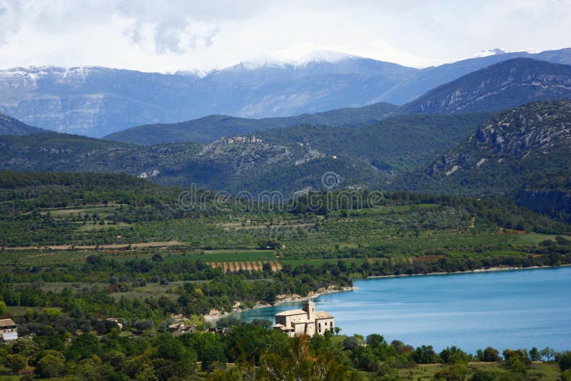 Iglesia De Los Mipanas, Pyrenees Imagen de archivo - Imagen de orilla ...
