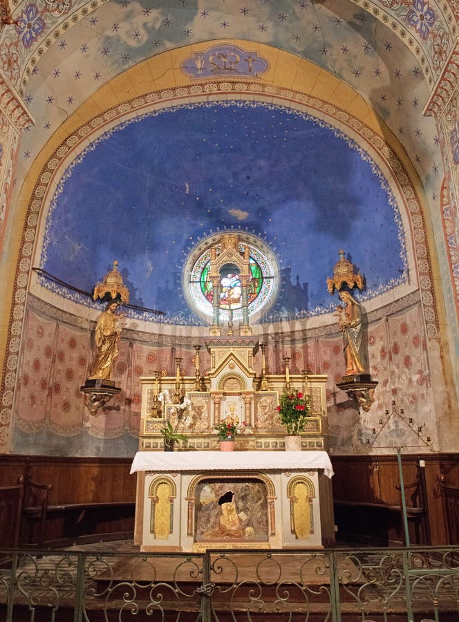 Casa De Abbot Sauniere, Ciudad De Rennes Le Chateau Foto de archivo ...