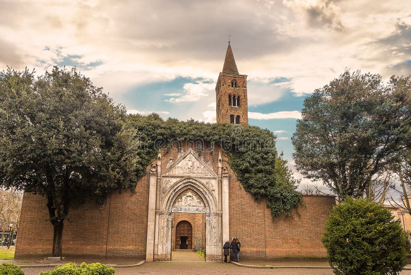 Iglesia del siglo V imagen de archivo. Imagen de fachada - 87318671