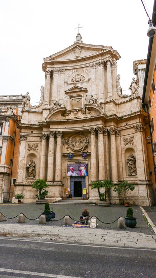 Iglesia De San Marcello Al Corso Ventanas Viejas Hermosas En Roma ...