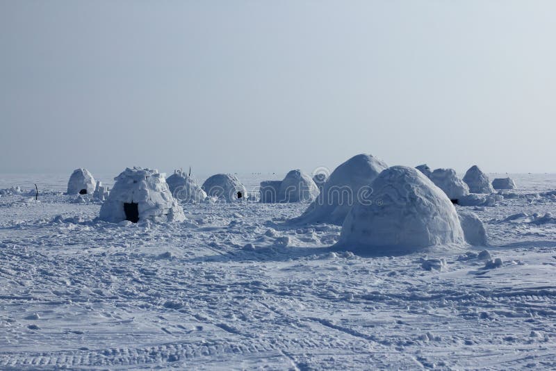 Igloo Villaggio Degli Eschimesi Fotografia Stock - Immagine di aperto ...