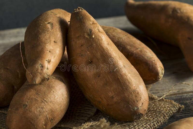Ignames De Chine Organiques Photo stock - Image du vente, ingrédient ...