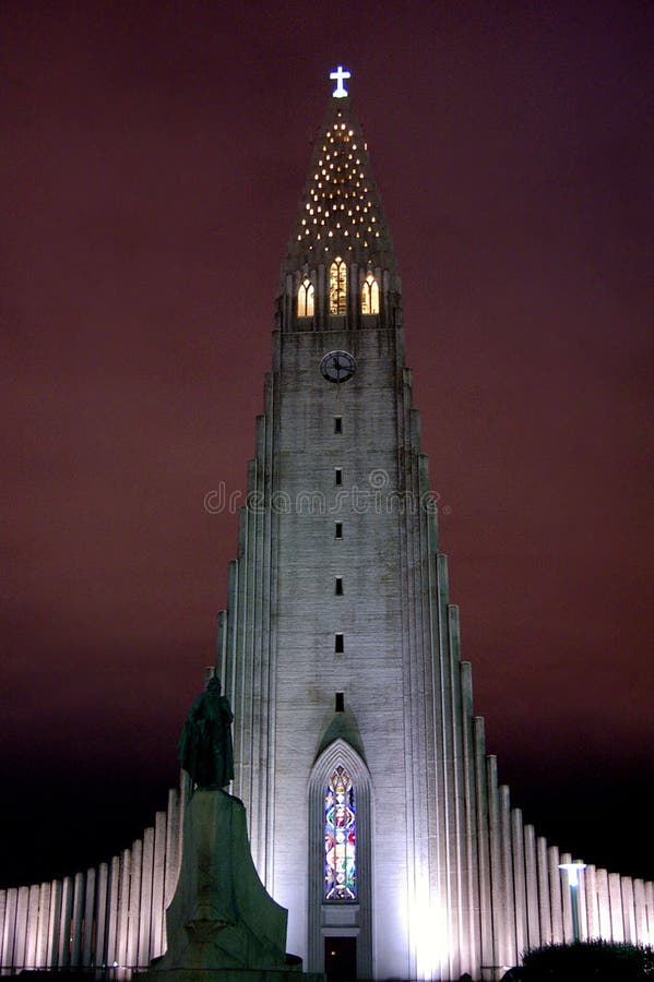 Igreja de Hallgrim foto editorial. Imagem de majestoso - 3476461