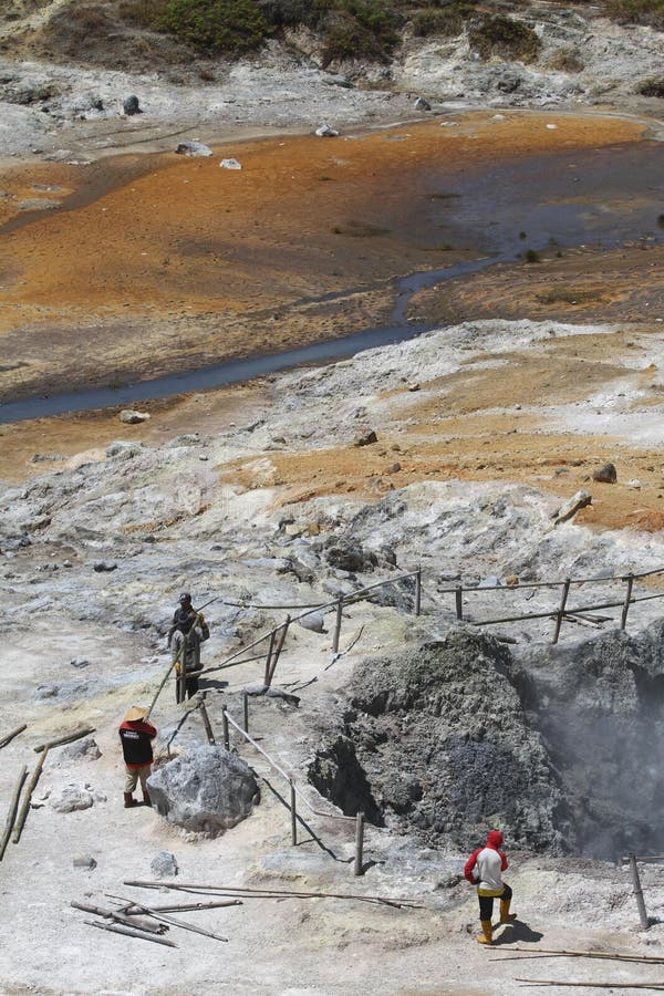 Ijen crater editorial photo. Image of mountain, backpacker - 32405506