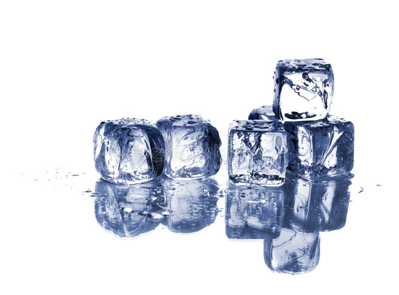 Ijs en water stock afbeelding. Image of kubus, ruimte - 3644411