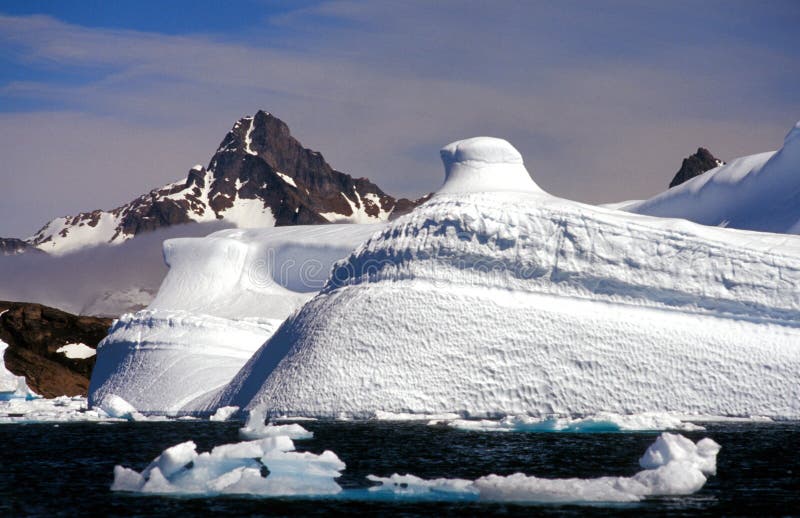 Ijsberg stock foto. Afbeelding bestaande uit oceaan, rand - 23072526
