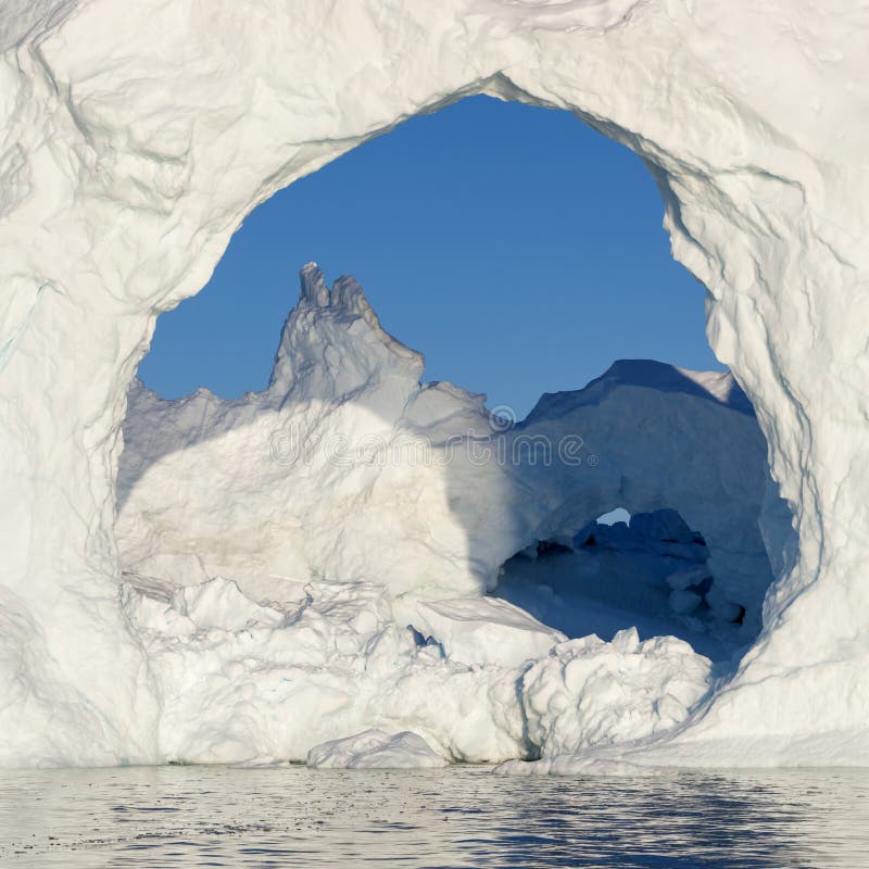 Ijsbergen stock foto. Image of hydrosfeer, bevroren, saldo - 75948368
