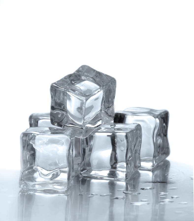 Smeltende ijsblokjes stock foto. Image of transparant - 2855588