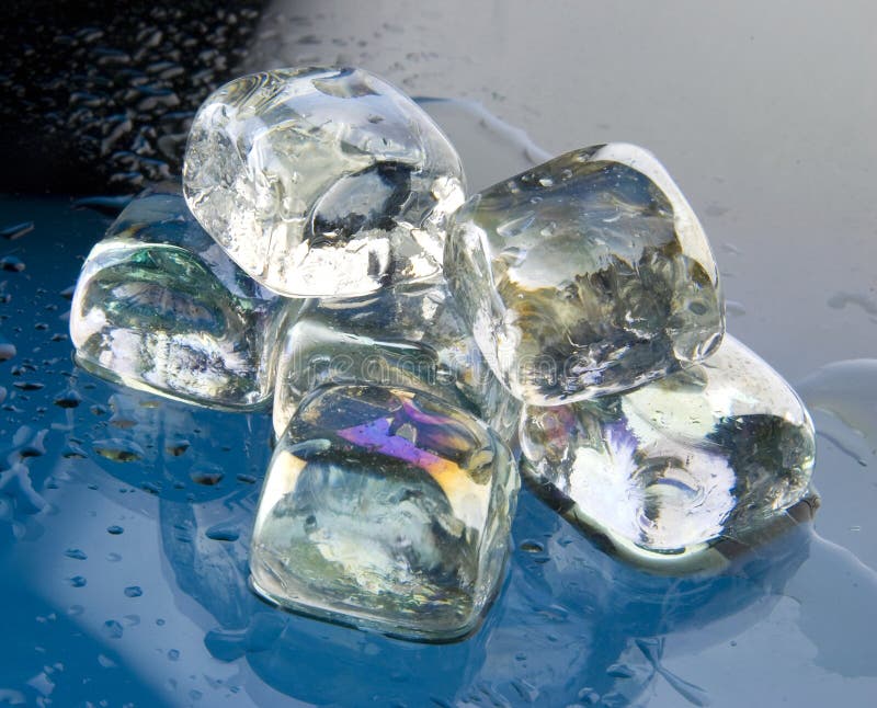 Ijsblokjes Die Op Glas Smelten Stock Afbeelding - Image of zekering ...