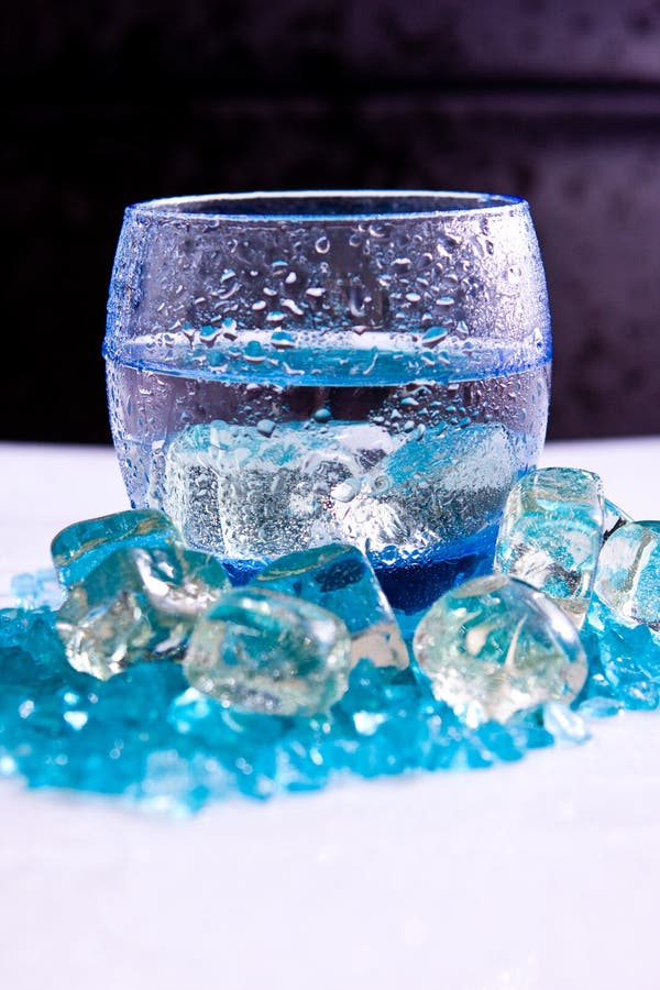 Ijswater stock afbeelding. Image of gezond, bevroren, naughty - 5958833