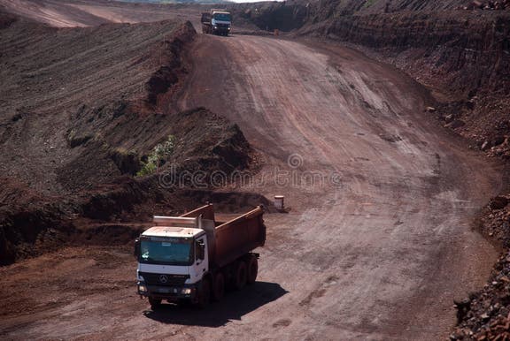 IJzererts redactionele stock foto. Image of erts, steen - 103354468