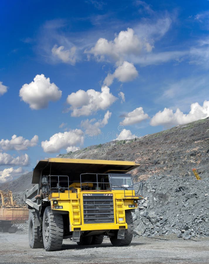 De mijnbouw van het erts stock foto. Afbeelding bestaande uit mijn ...