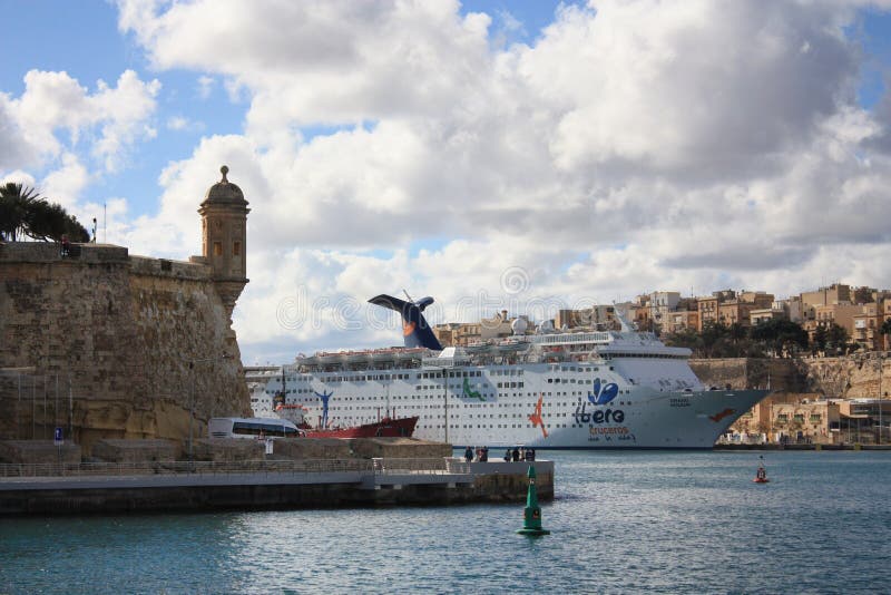 Il-birgu, Malta editorial stock photo. Image of clouds - 35599718