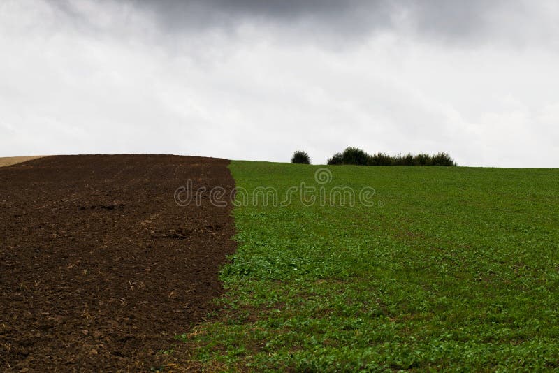 Il campo arato immagine stock. Immagine di autunno, agricoltura - 27096513