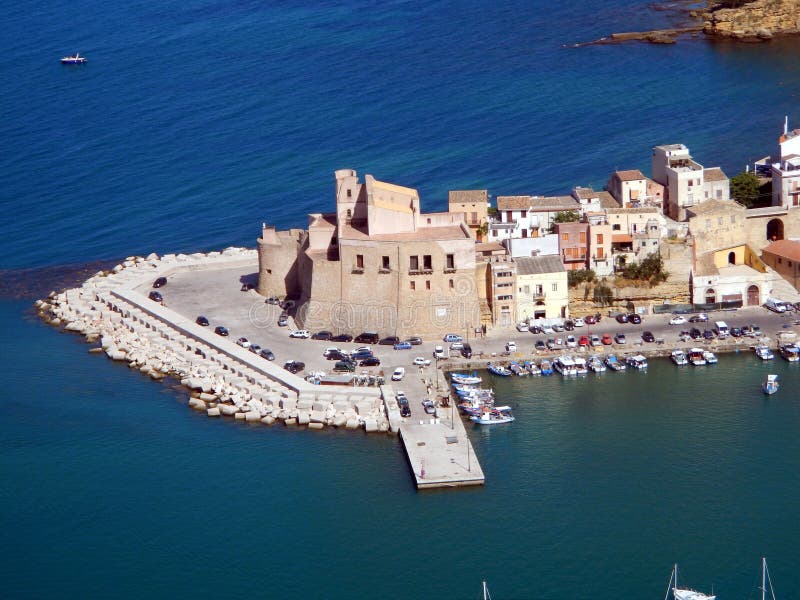 Il Castello Di Castellammare Del Golfo Immagine Stock - Immagine di ...