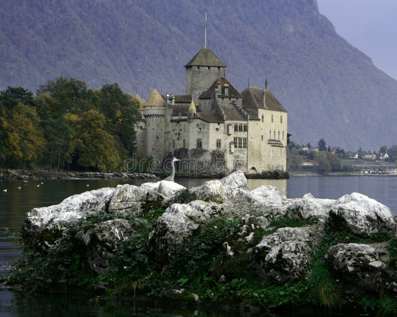 Il castello di Chillon immagine editoriale. Immagine di medioevale ...