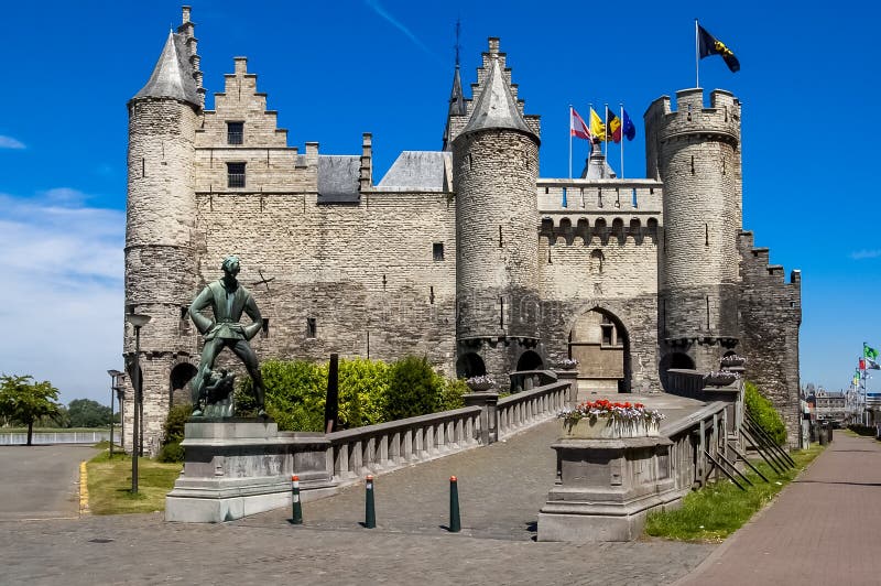 Il Castello Di Pietra a Anversa, Belgio Fotografia Stock - Immagine di ...